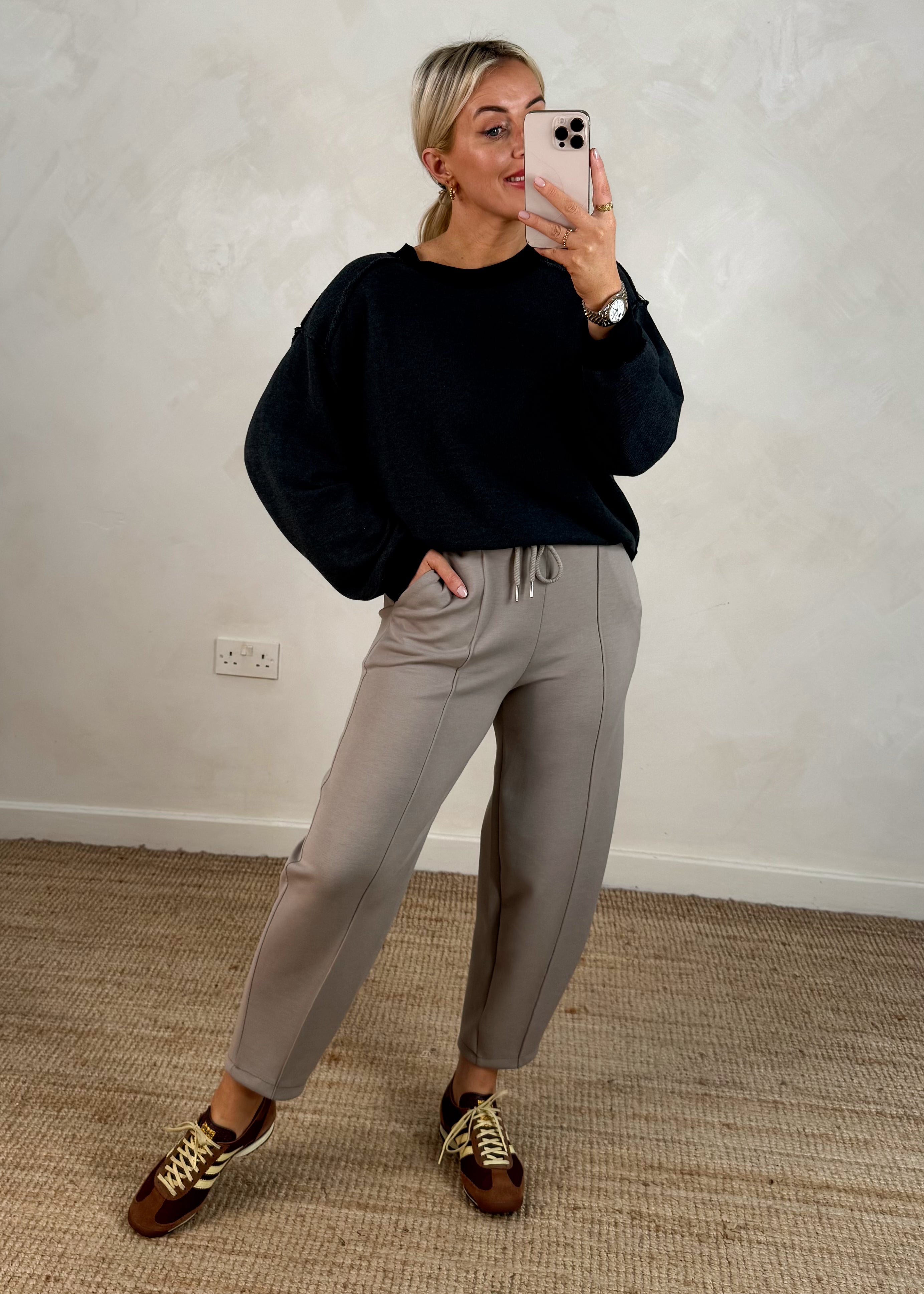 Carrot fit jogger - mocha – The Style Attic