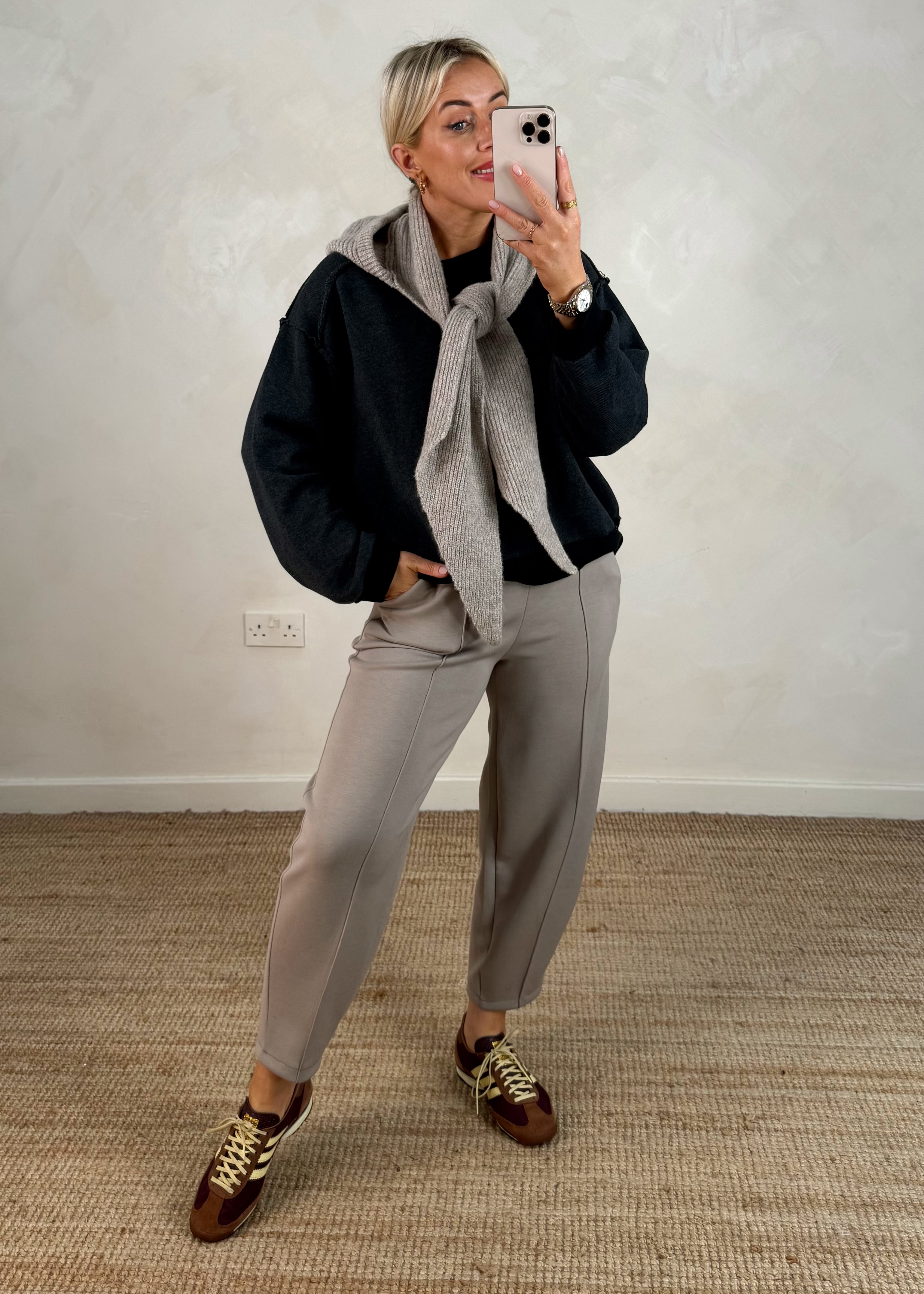 Carrot fit jogger - mocha – The Style Attic