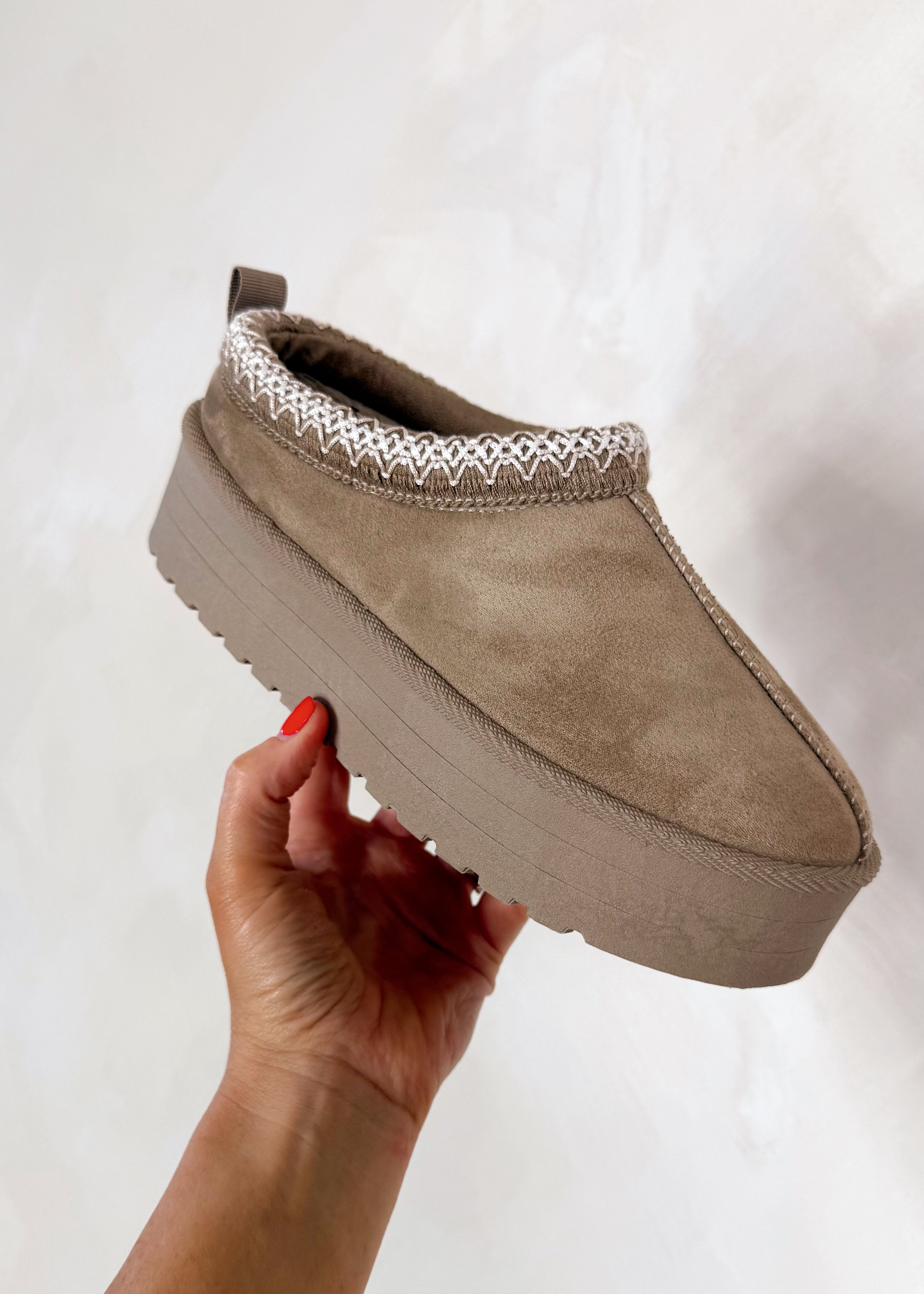 Stitch low snug - sand – The Style Attic